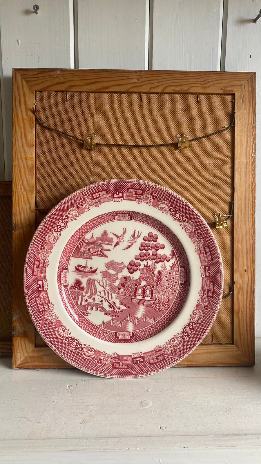 Willow rød/hvit fat Johnson Brothers | FINN-torget