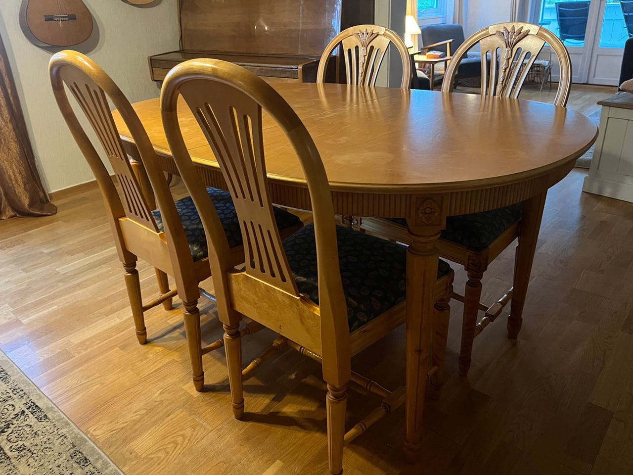 Gustaviansk Spisestue, spisebord + 4 stoler | FINN-torget