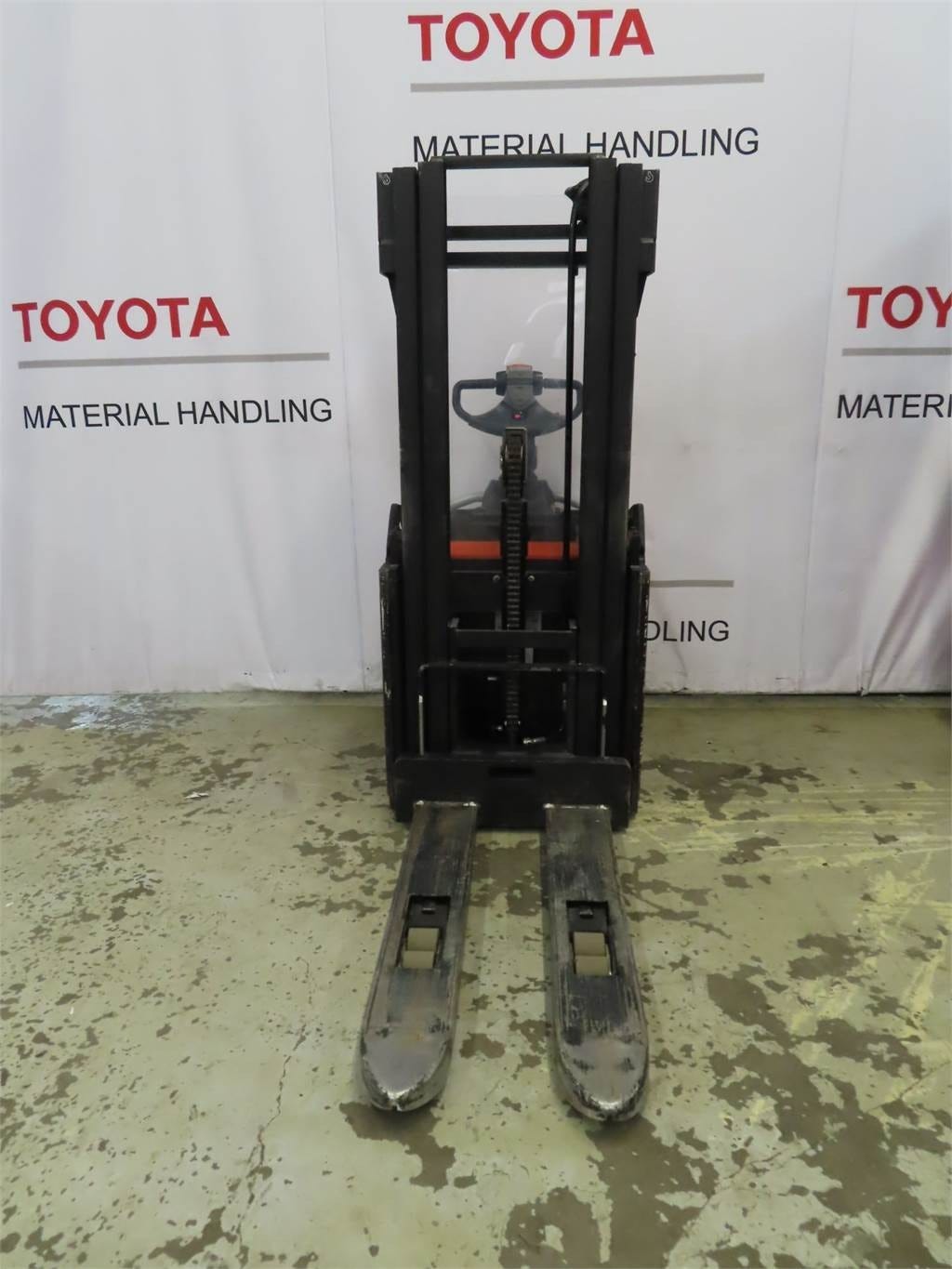 Til salgs: Toyota SPE200L - 2019 - Truck - Løftekapasitet 2000 kg - Løftehøyde 3.85 meter | FINN.no