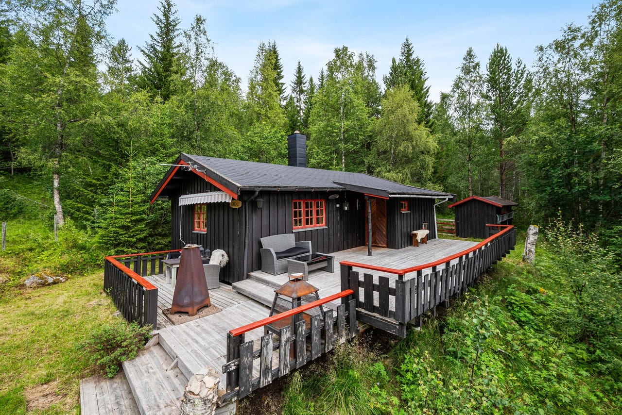 Ta kontakt for visning! Flott fritidseiendom med naturskjønne ...