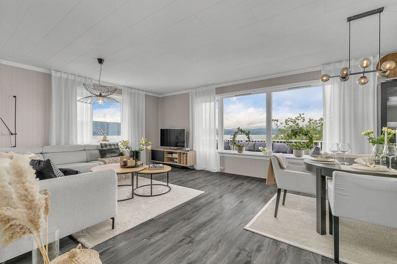 VISNING ONSDAG 30.4. KL 1730 V/ PÅMELDING. Velholdt vertikaldelt bolig ...