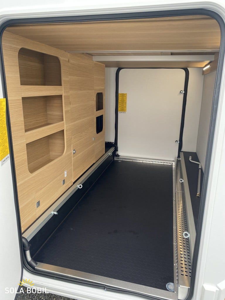Til salgs: Adria Matrix Plus 670 SL, familiebil Automatgir, Alde ...