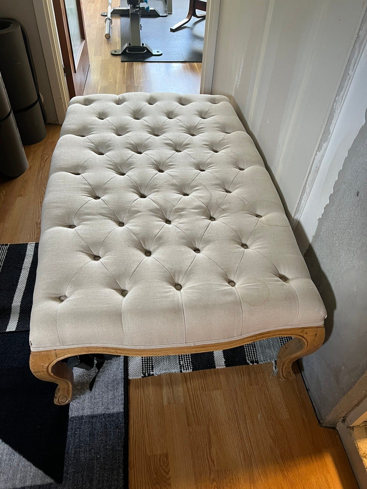 Ottoman/puff/ liten sofa | FINN-torget