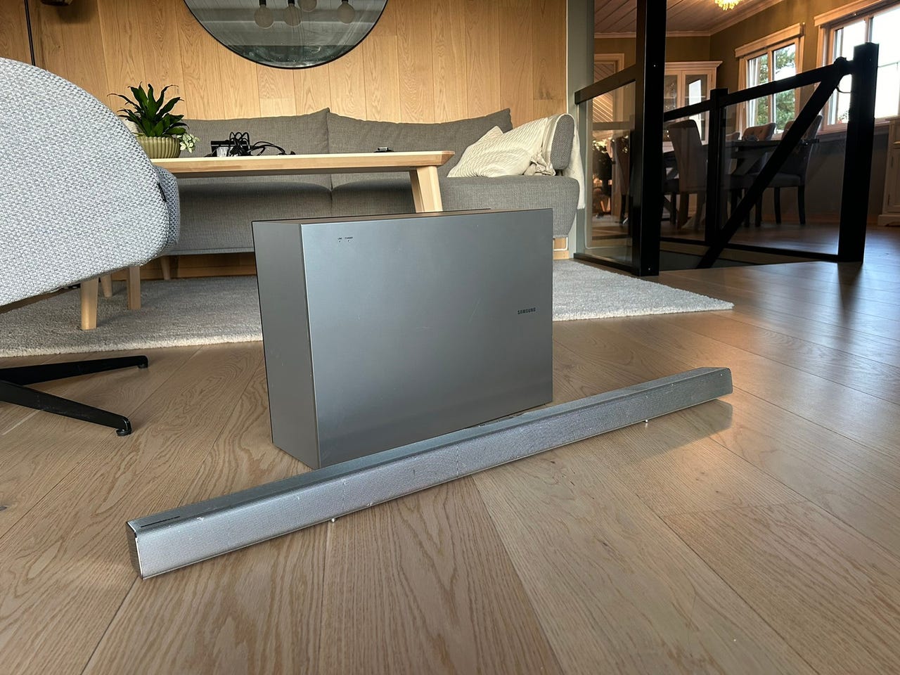 Samsung 2.1 Soundbar HW-J561 (silver) | FINN-torget