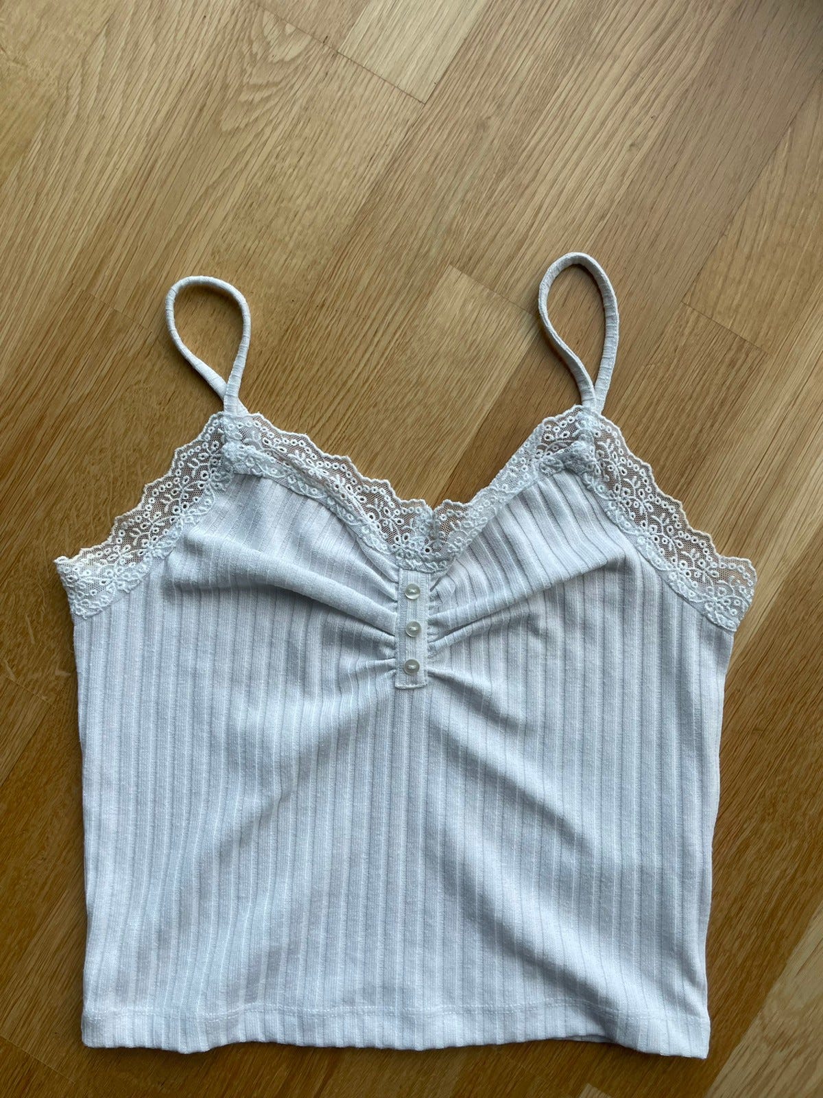 Hvit blonde singlet fra Even&Odd | FINN-torget