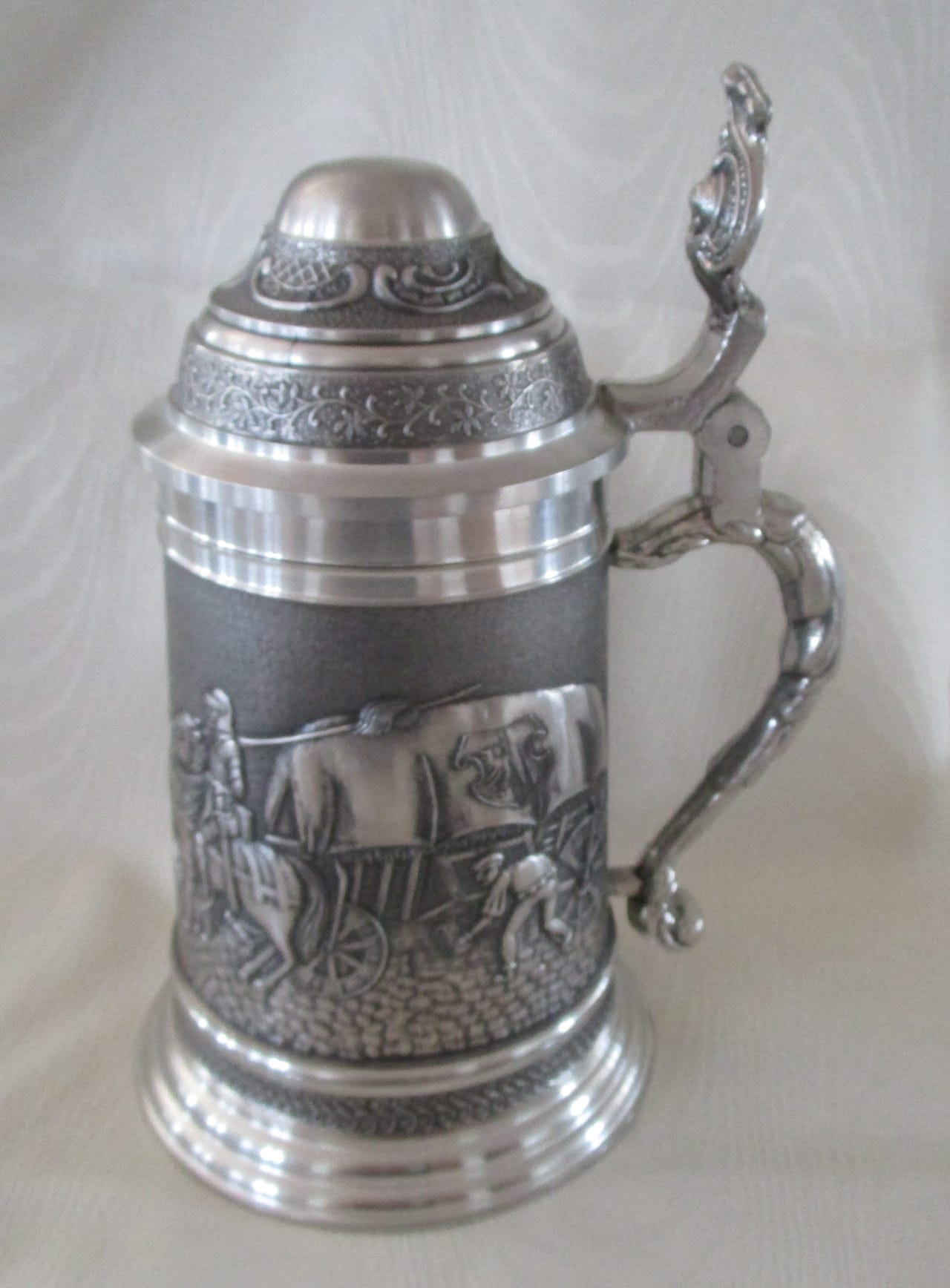Hadeland Tinn. Tinnbeger. Troll-Tinn. 6 beger. Glass med tinnstett ...