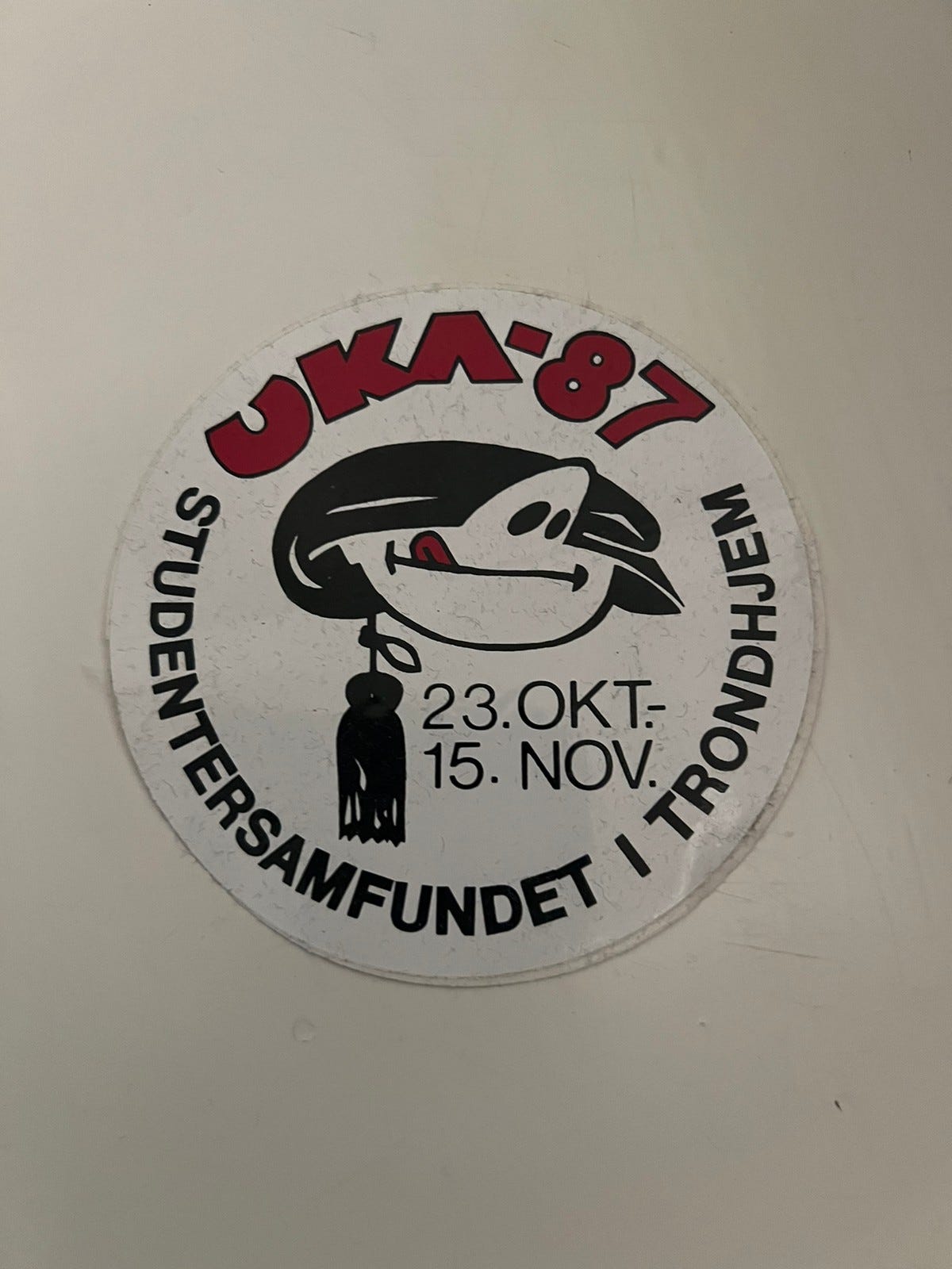 Klistremerke fra Uka-87 i Trondheim | FINN torget