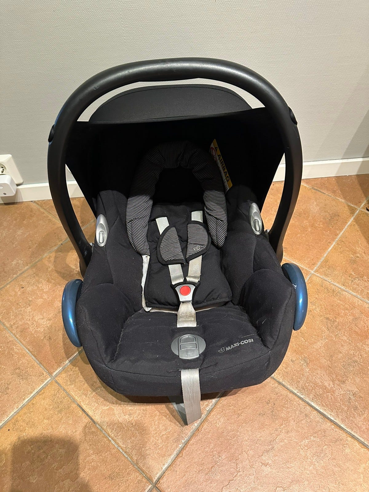Maxi cosi bil barnestol med base 0-13 kg | FINN torget