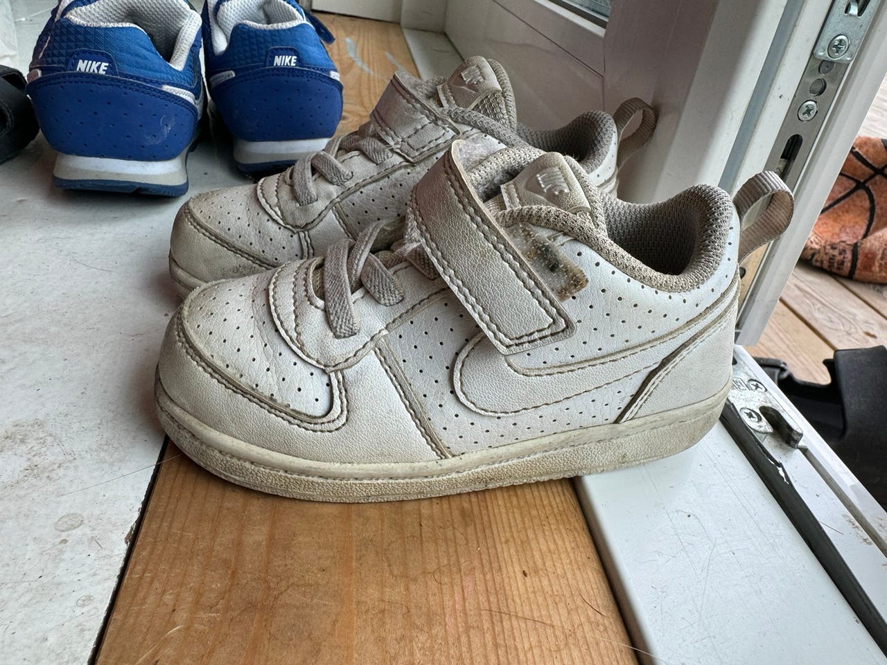 Hvite sko fra nike str 23,5 | FINN-torget