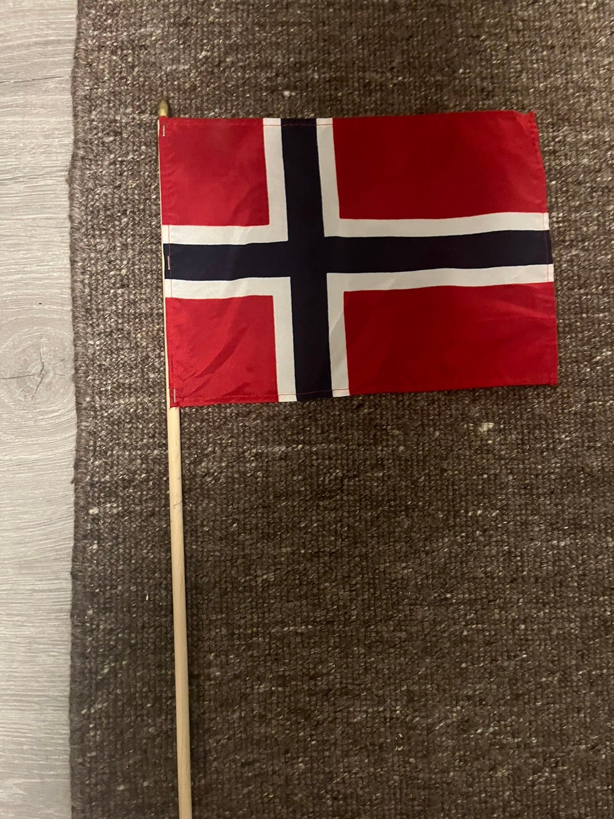 Norsk flagg på pinne | FINN-torget