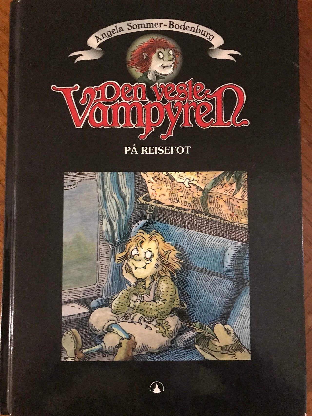 Den vesle Vampyren på reisefot , Angela Sommer-Bodenburg | FINN torget