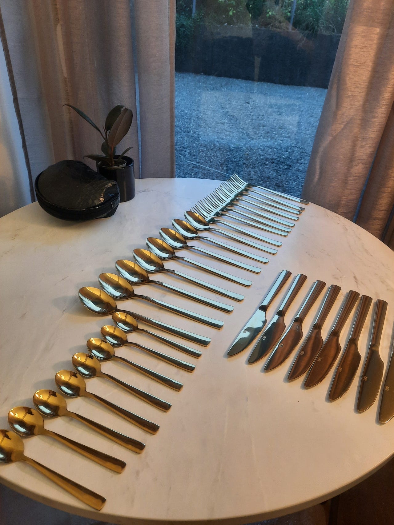 Nytt og ubrukt Aida raw gull bestikk 32 deler | FINN-torget
