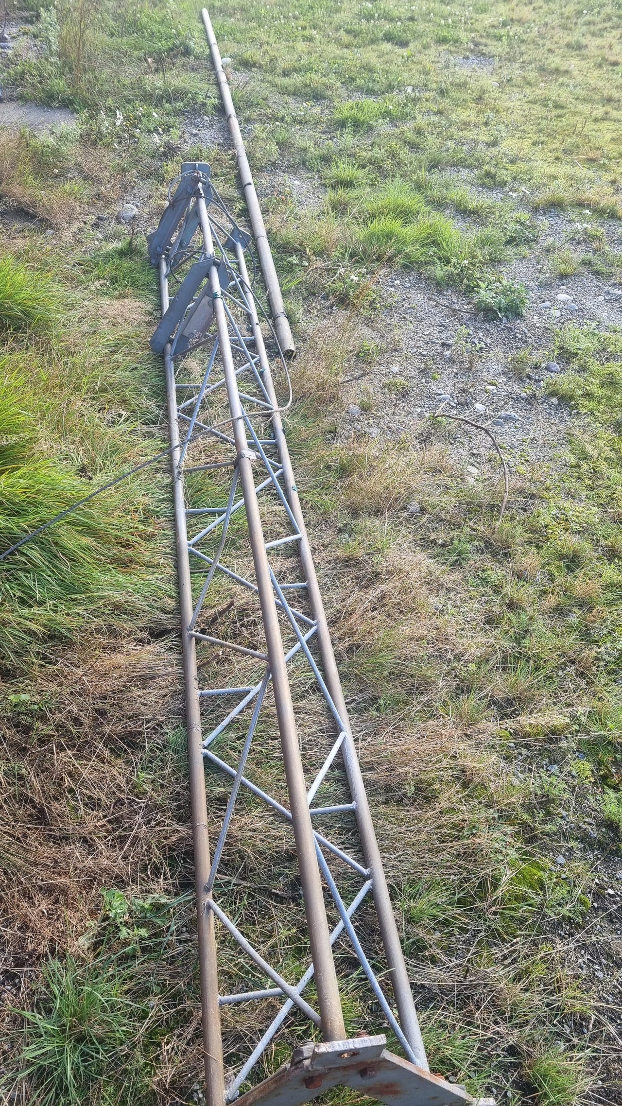 Gittermast og rør. | FINN-torget