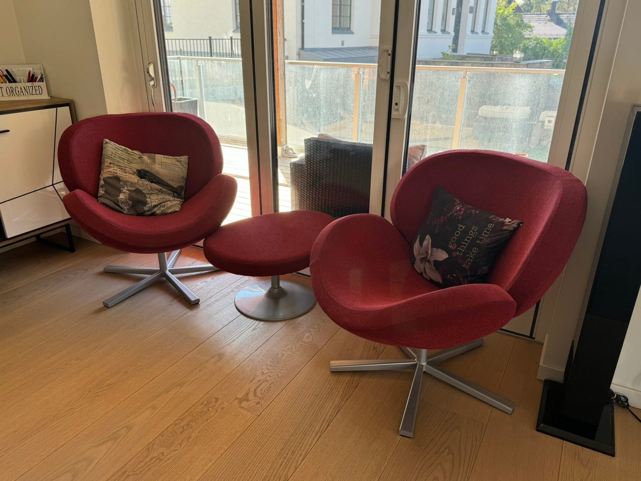 Lekre vinrød design lenestoler | FINN torget