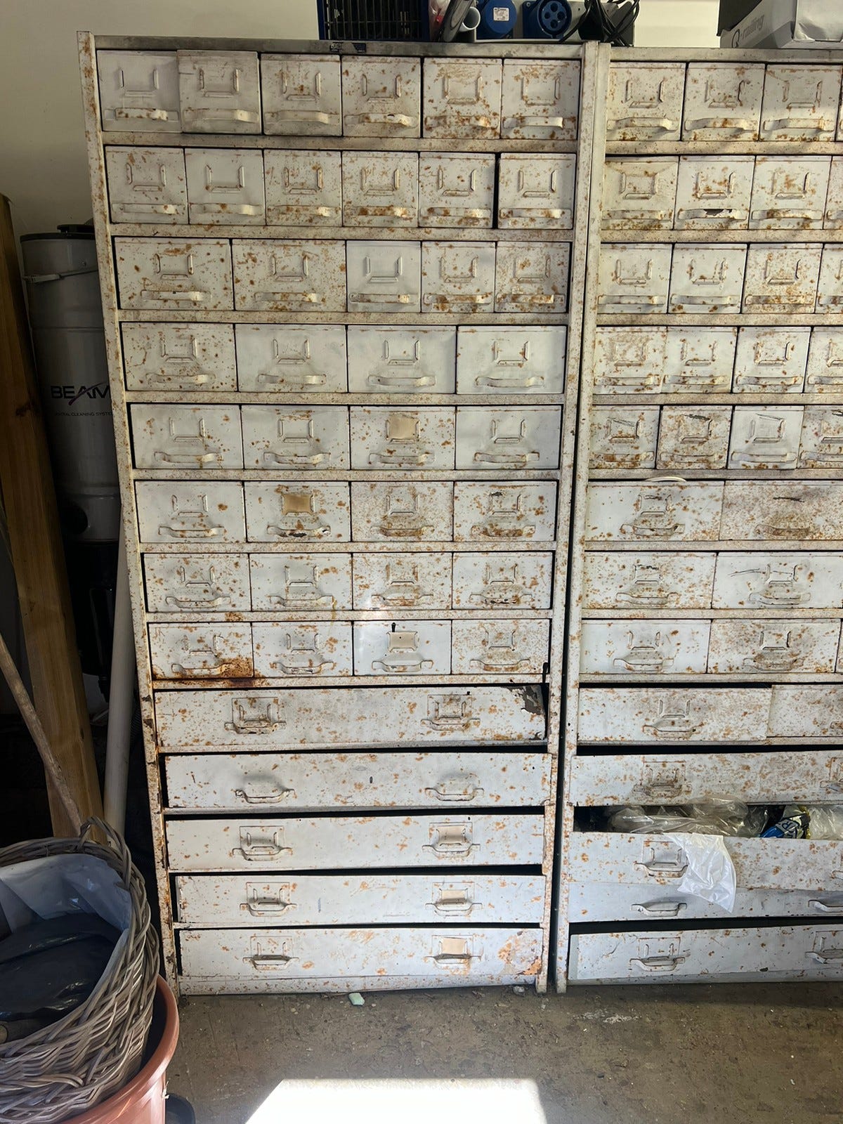 2 stk verktøyskap - gis bort mot henting | FINN torget