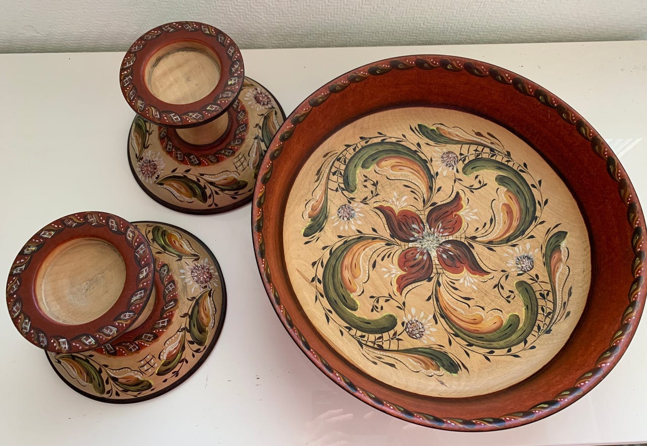 Rosemalt skål/fat/bolle & 2 lysestaker - fra lokal kunstner | FINN-torget