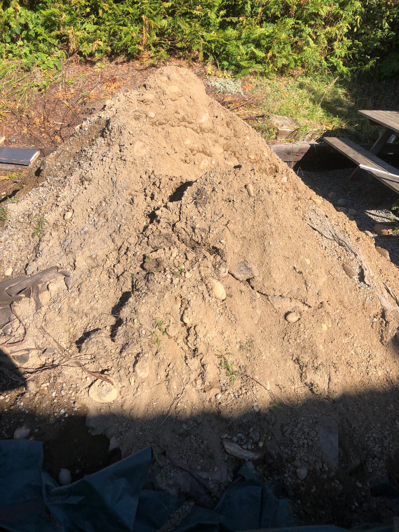 Jord og sten gis bort mot henting | FINN torget