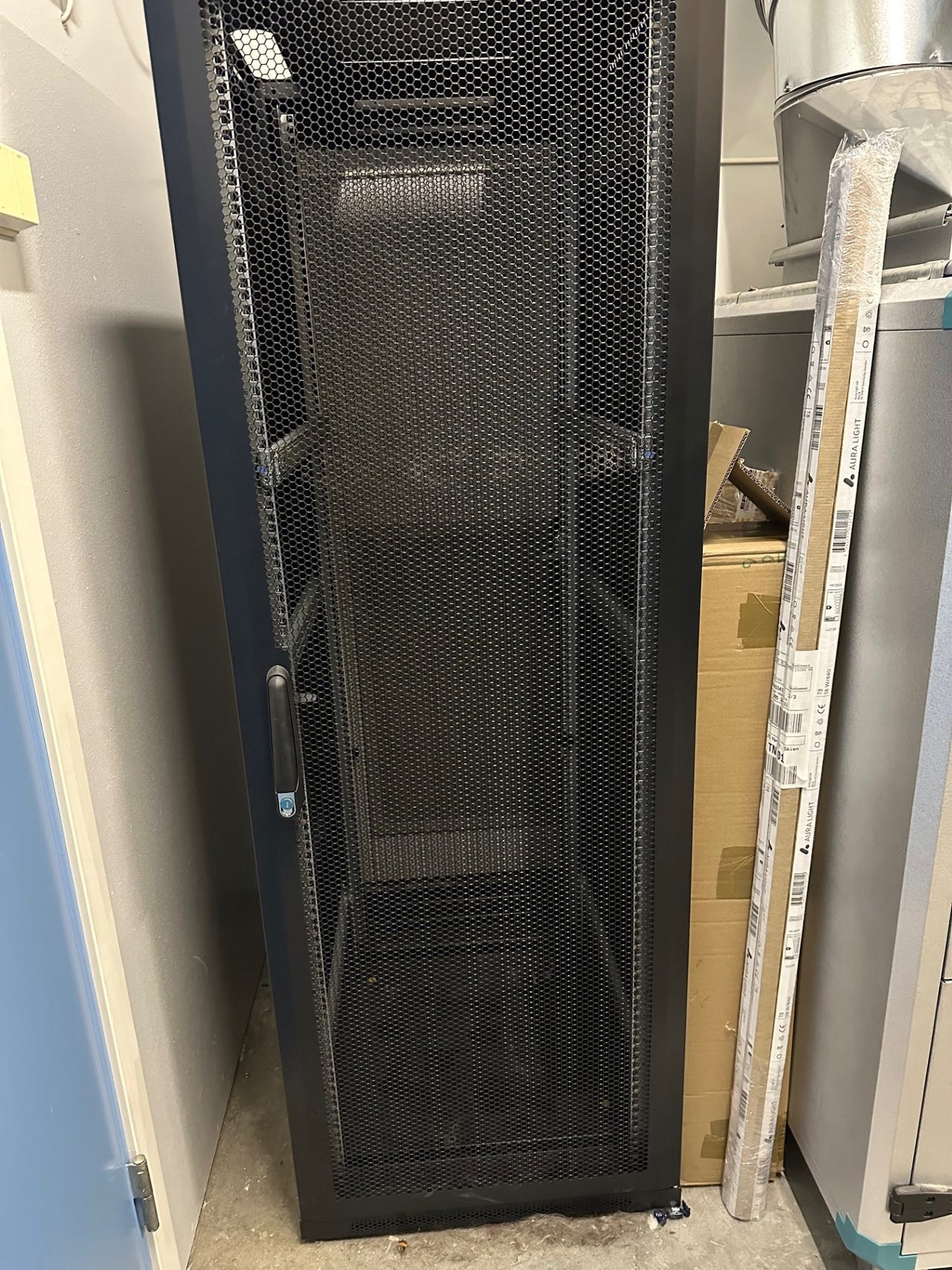 Server Rack gulv kabinett Toten G3 19 37U 600x800 selges | FINN-torget