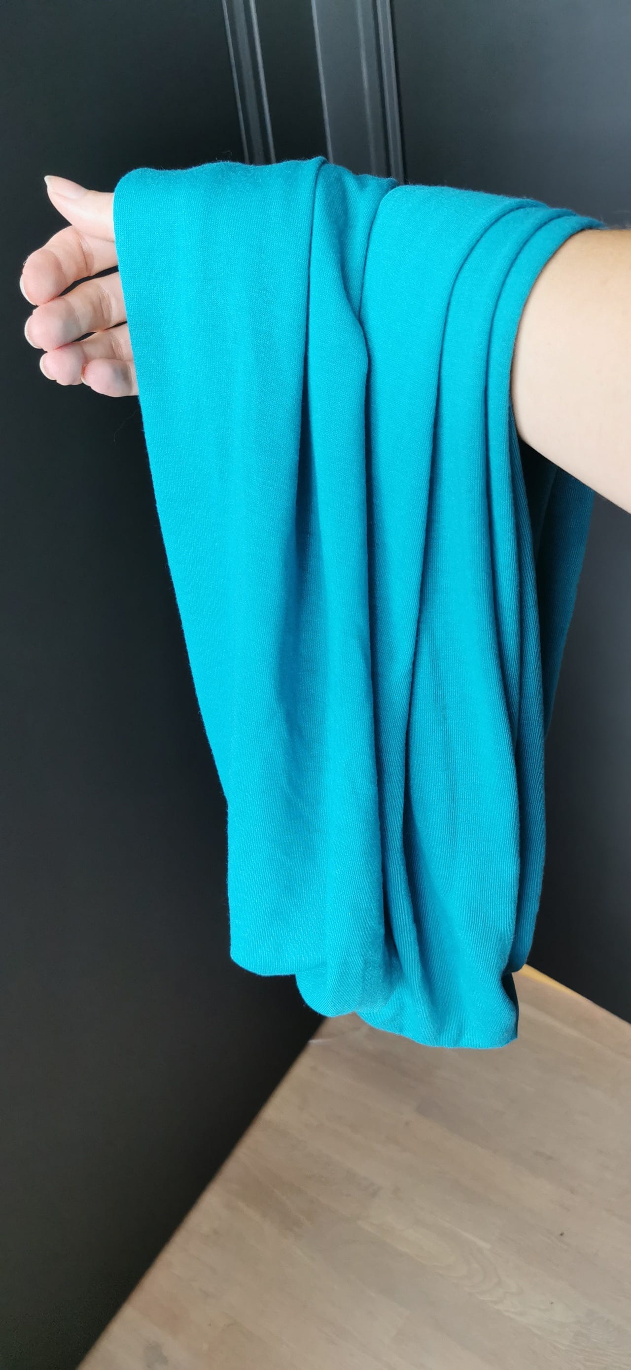 Sjerf med nydelig blå/grønn farge | FINN-torget