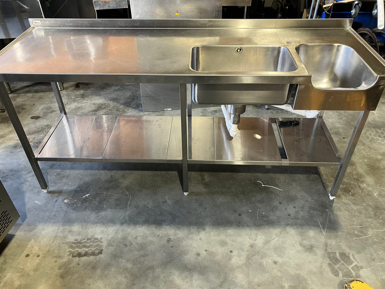 Rustfri benk m 2 kummer. 200cm | FINN-torget