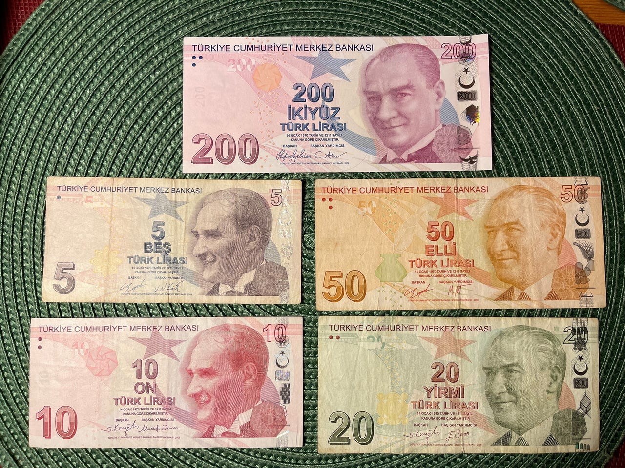 Tyrkia 5 forskjellige sedler. 200-lappen lire er UNC | FINN-torget