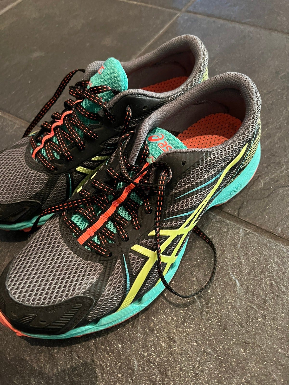 Asics sko | FINN-torget