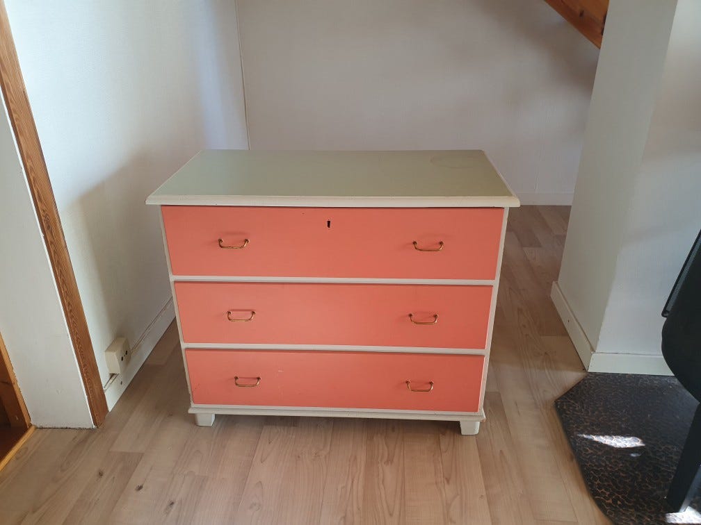 Liten kommode med tre skuffer | FINN torget