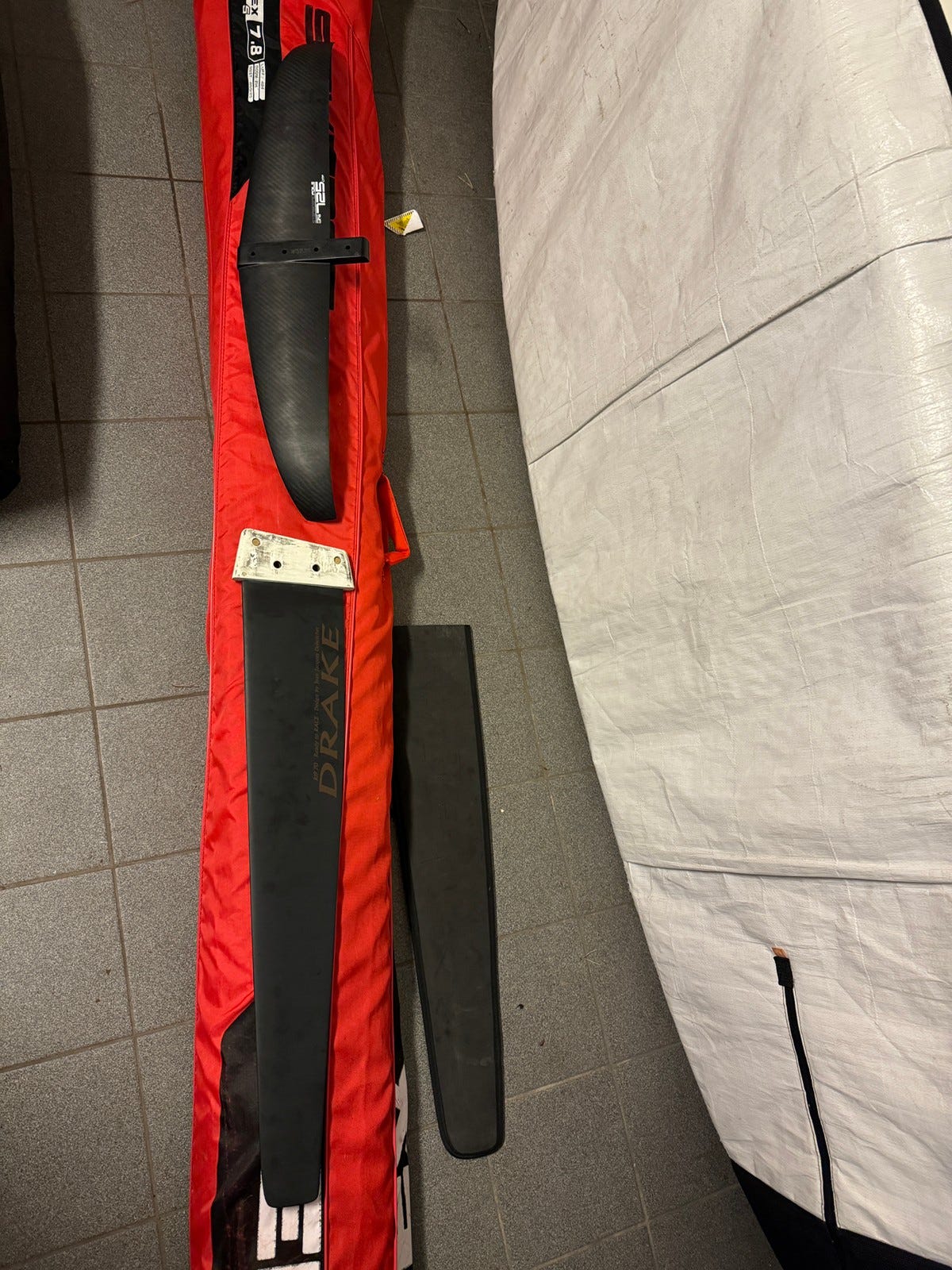 Ny Drake race finne Carbon 70 cm, slalom frontvinge foil 725 og slalom ...