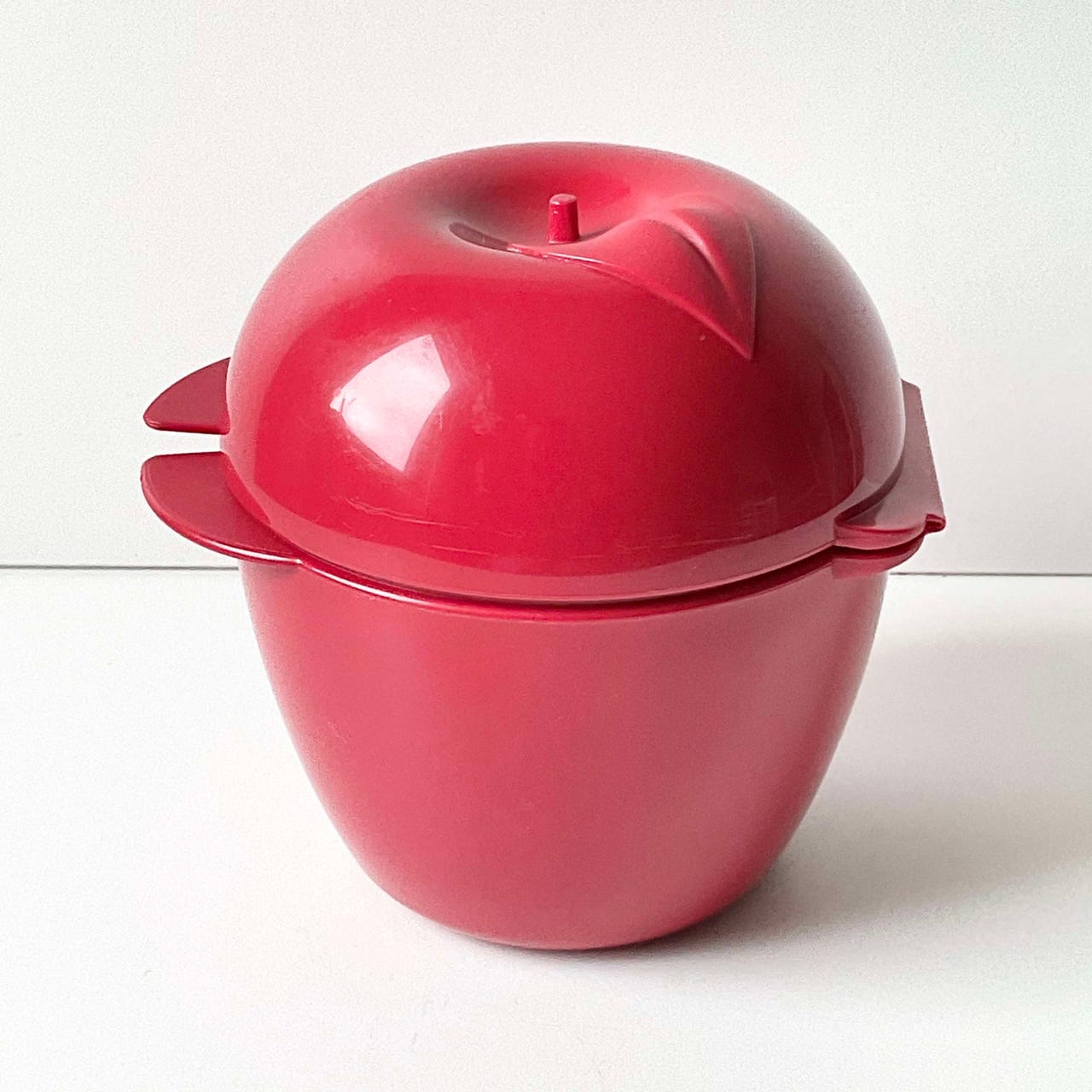 Tupperware Fruktbeholder / Eple Tupperware-beholder / Snack on the Go ...