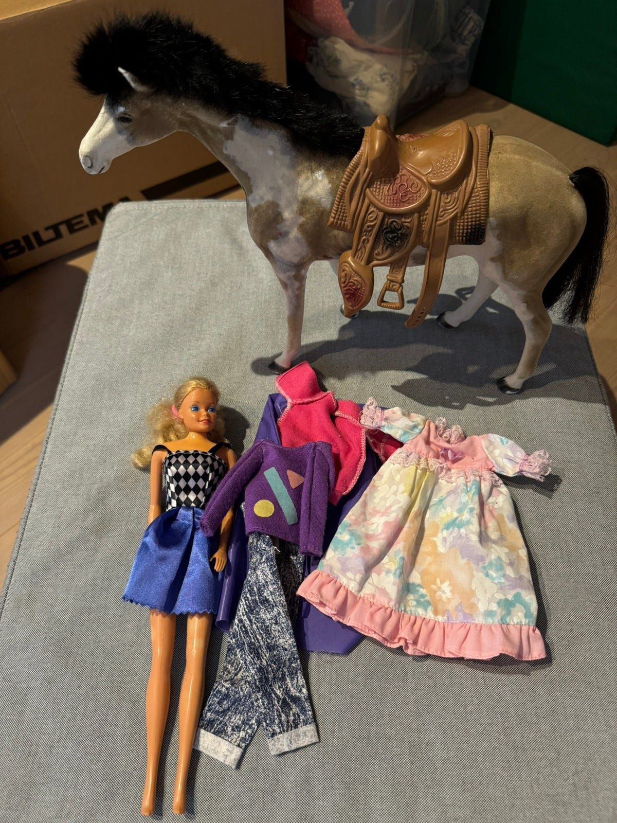 Barbie, hest og tøy | FINN torget