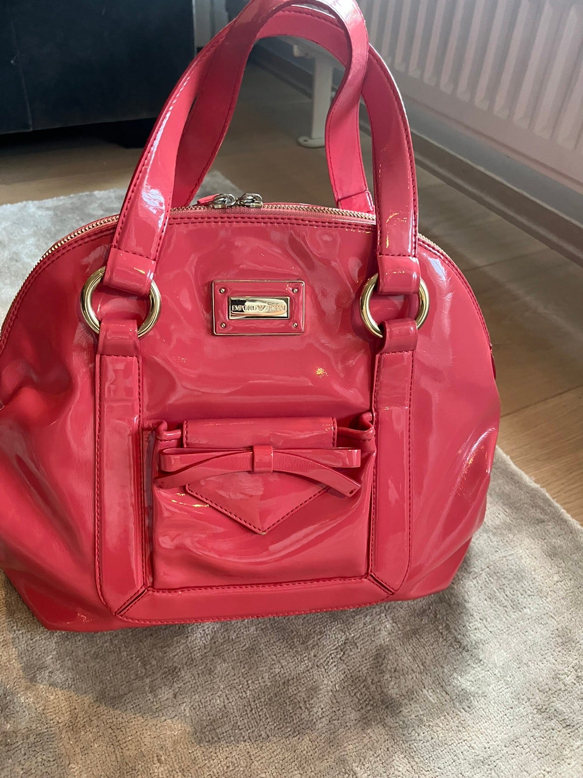 Emporio Armani veske i korall farge | FINN-torget