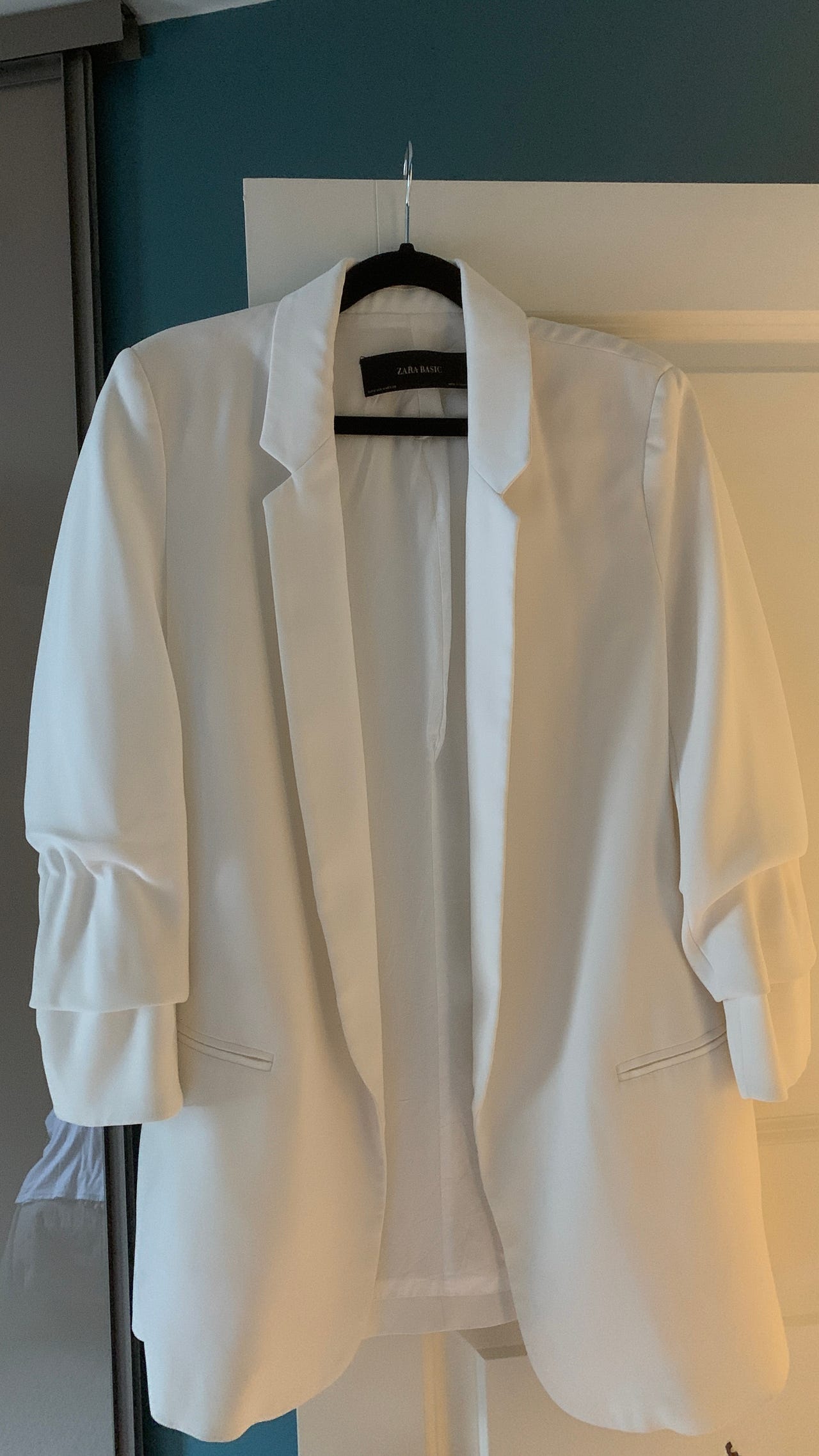 Hvit blazer fra ZARA | FINN-torget