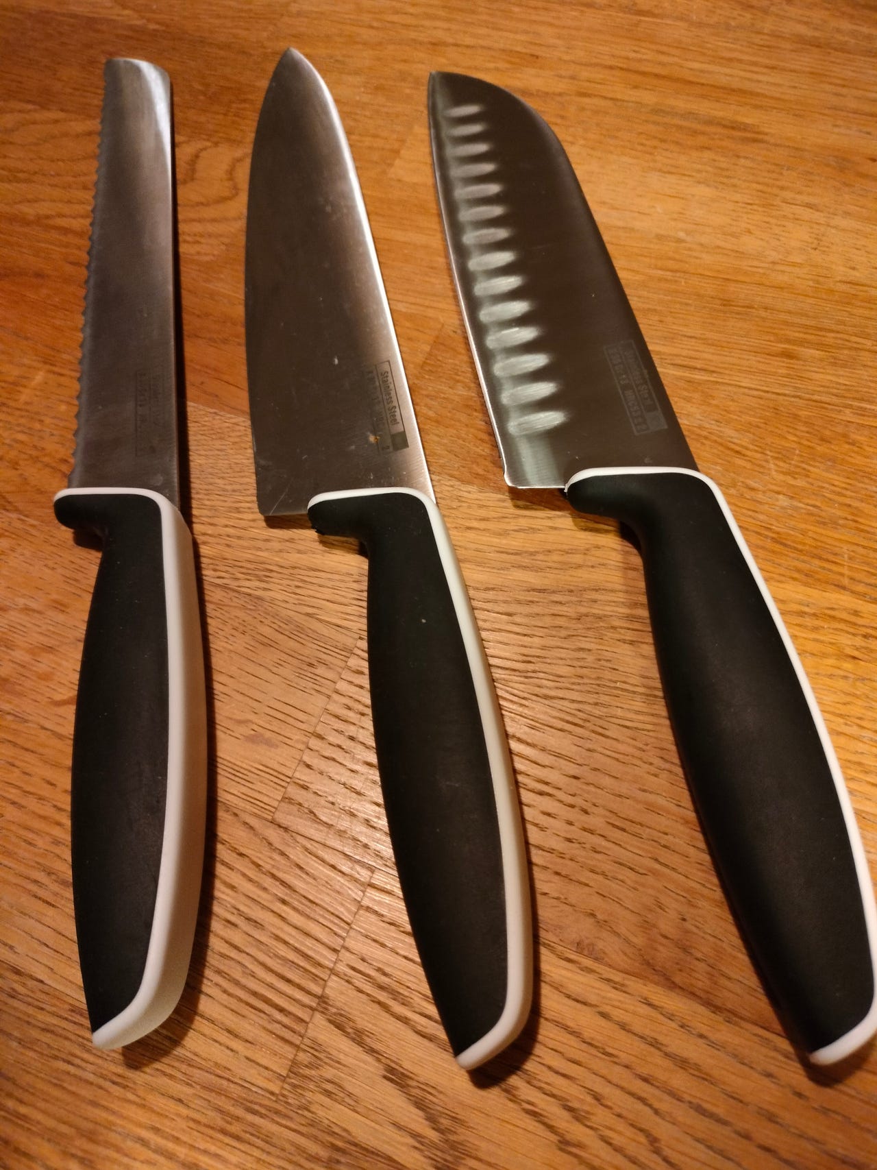 Tre gode kniver i Stainless Steel selges samlet for 250 kroner. | FINN ...