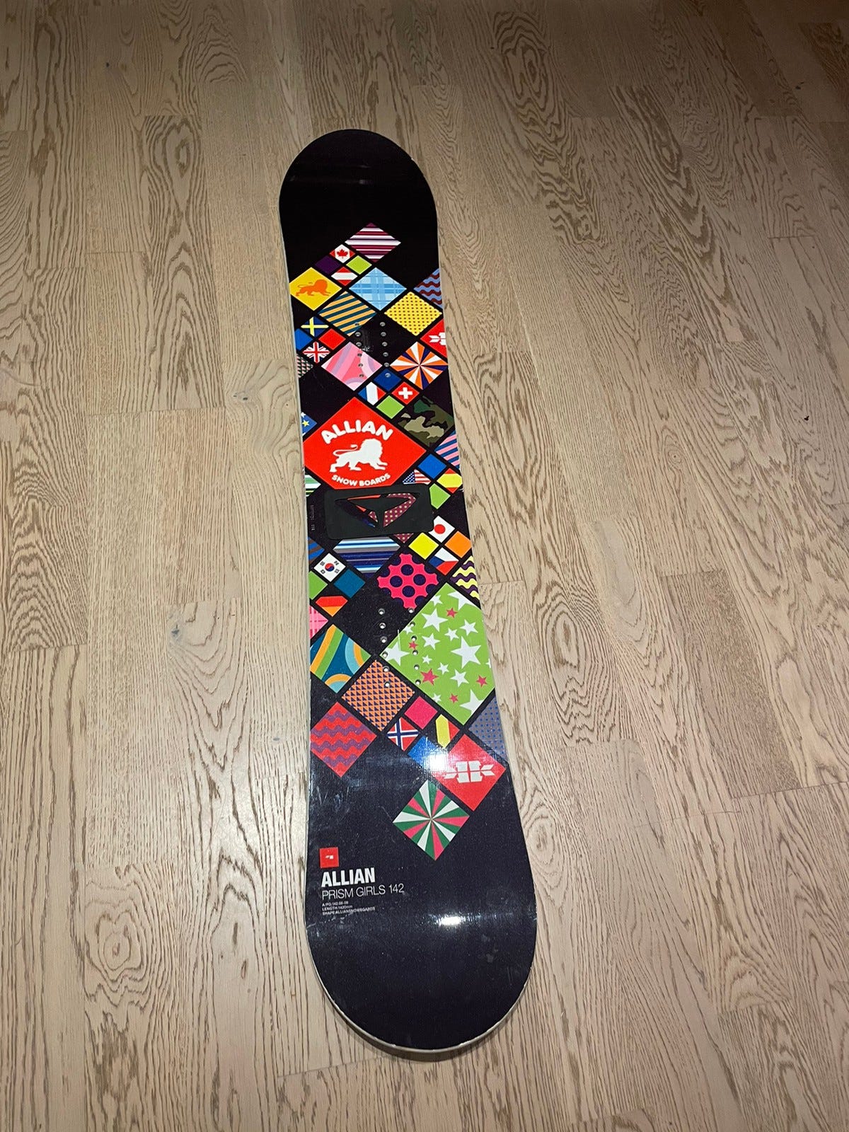 Allian Prism Girls Snowboard 142 | FINN torget