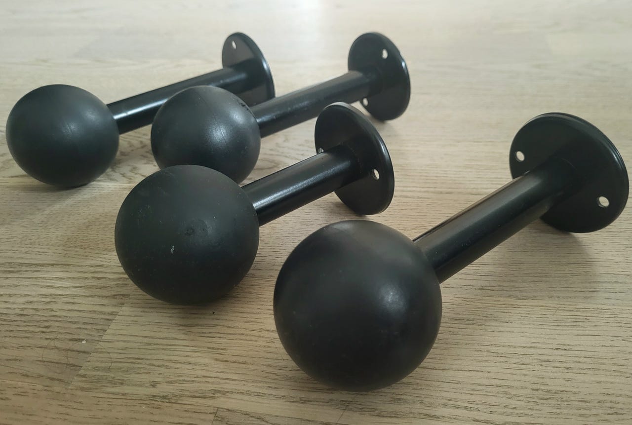 4 kule sorte solide knagger - kr 150 for alle 4 til sammen | FINN-torget