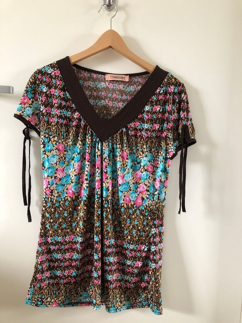 Fargerik topp størrelse L | FINN-torget