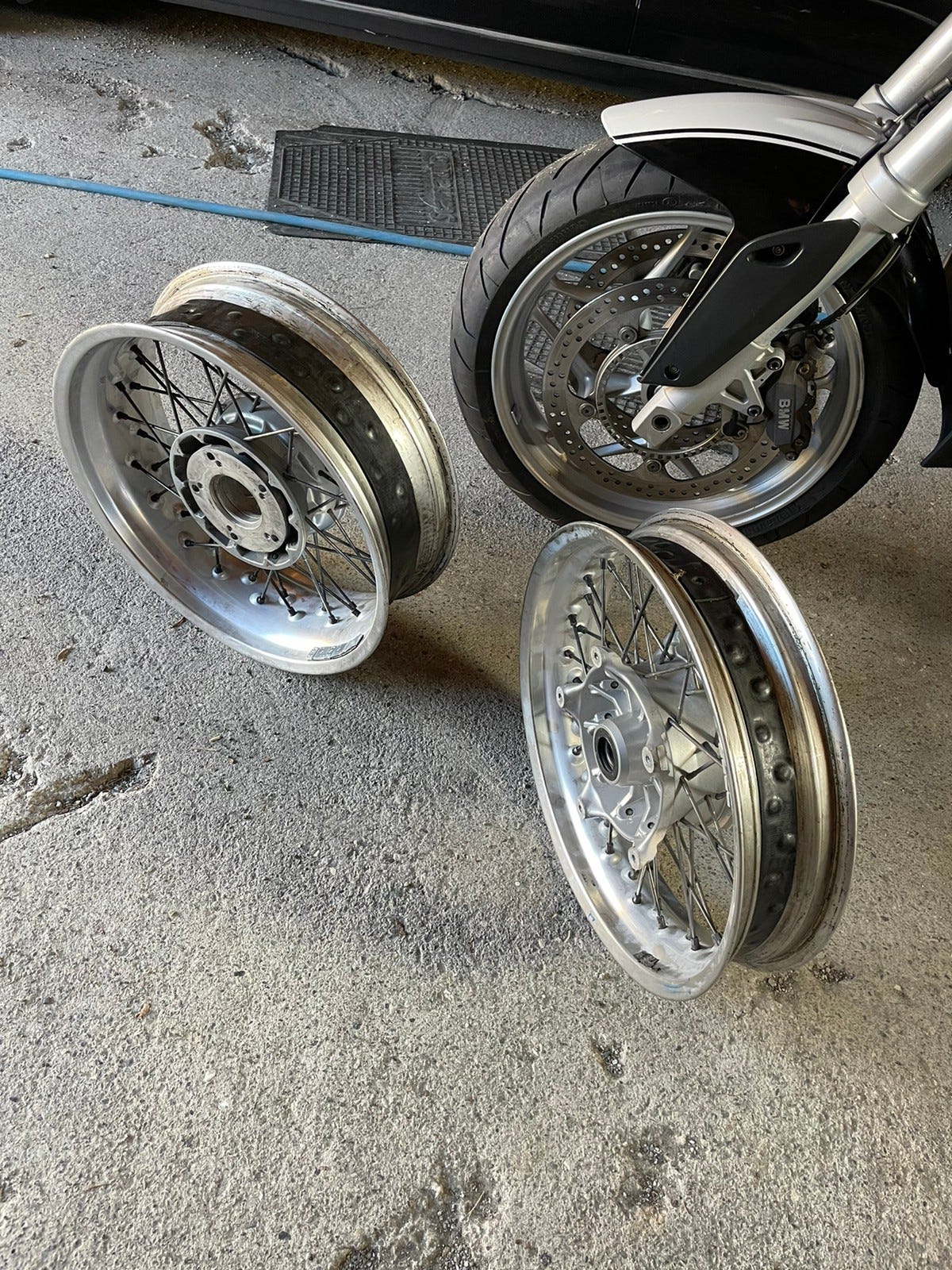 Spile felger til BMW mc. Har stått på en R1200R Classic. | FINN-torget