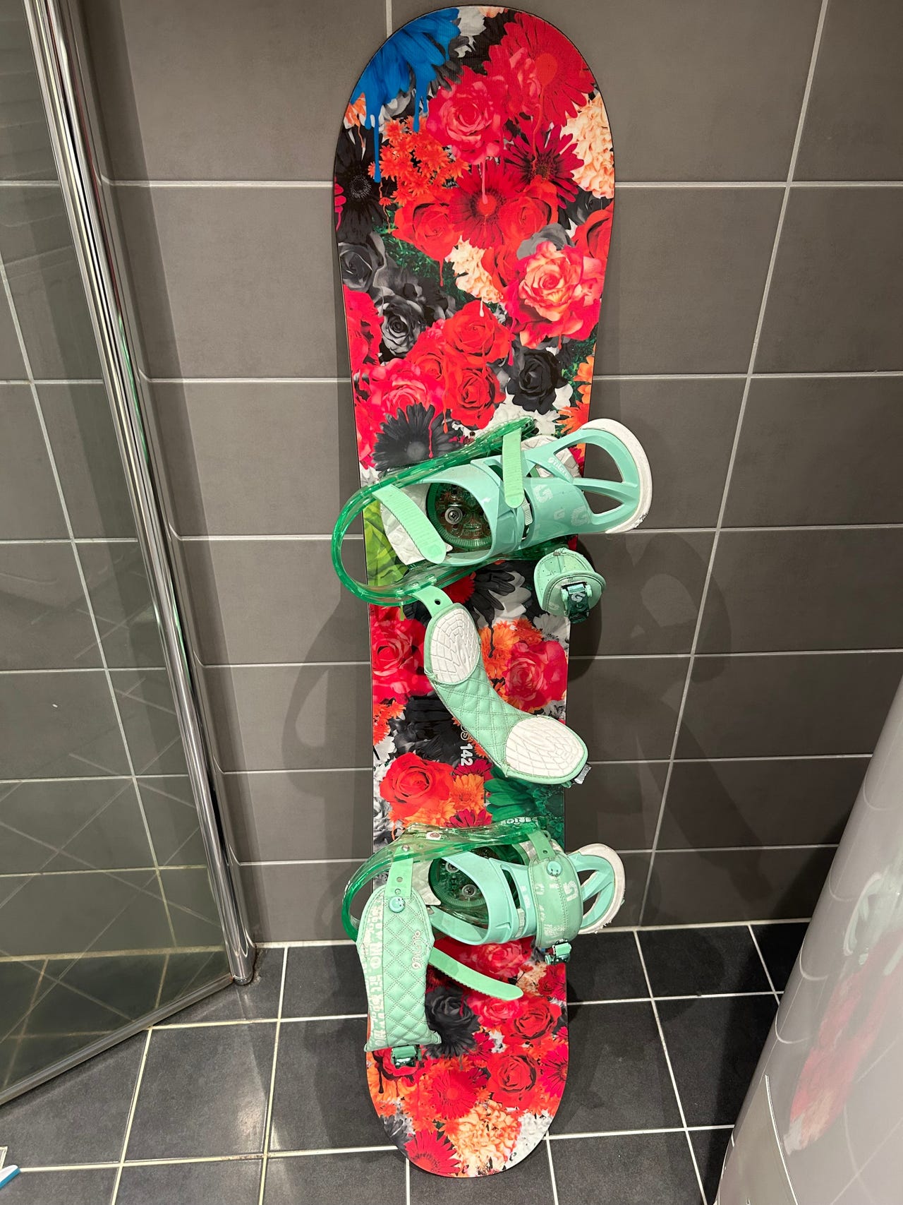 Burton social 142 flower Snowboard | FINN torget