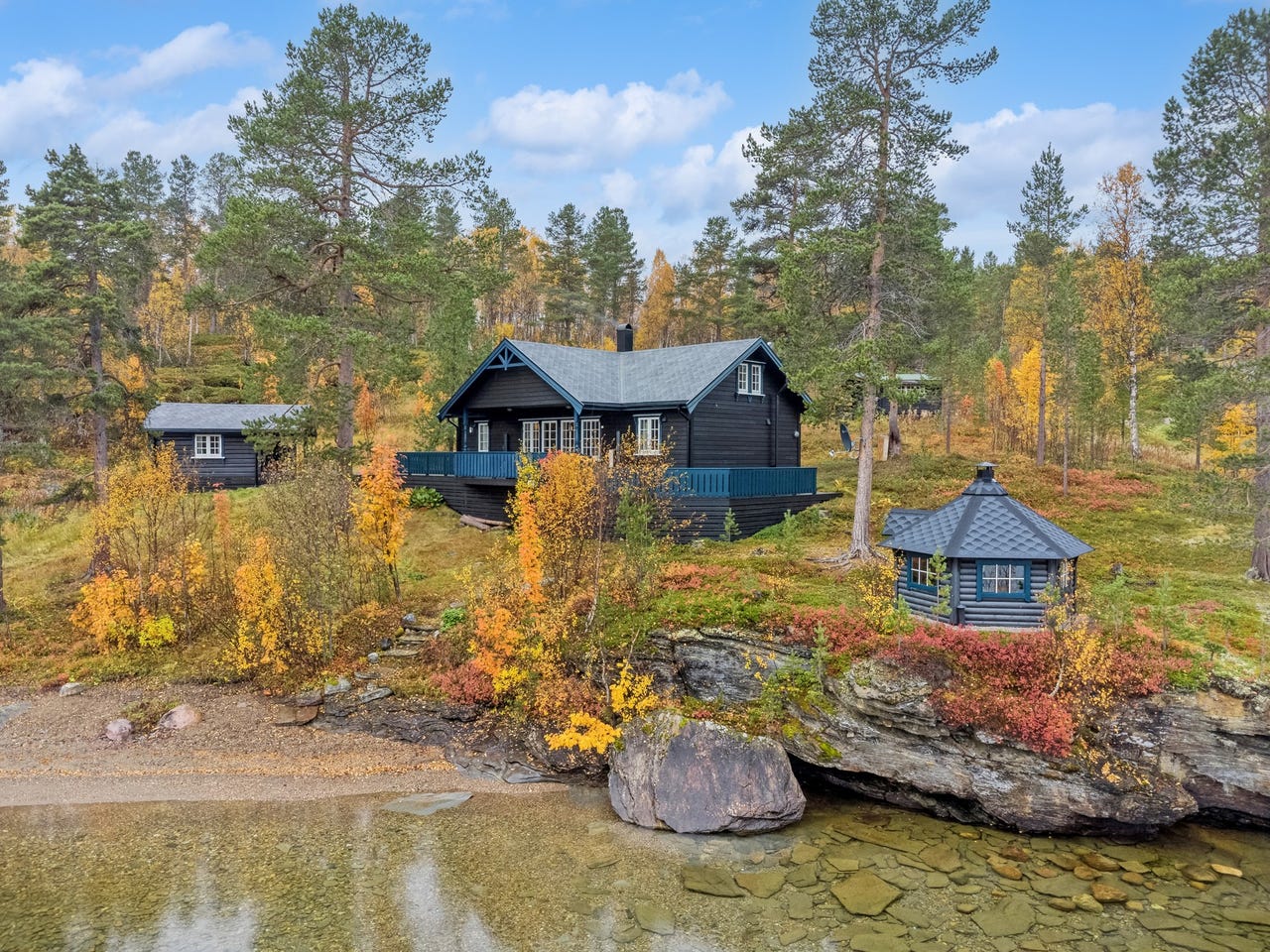 Idyllisk og velholdt hytte ved vannkanten! Strandlinje, naust og ...