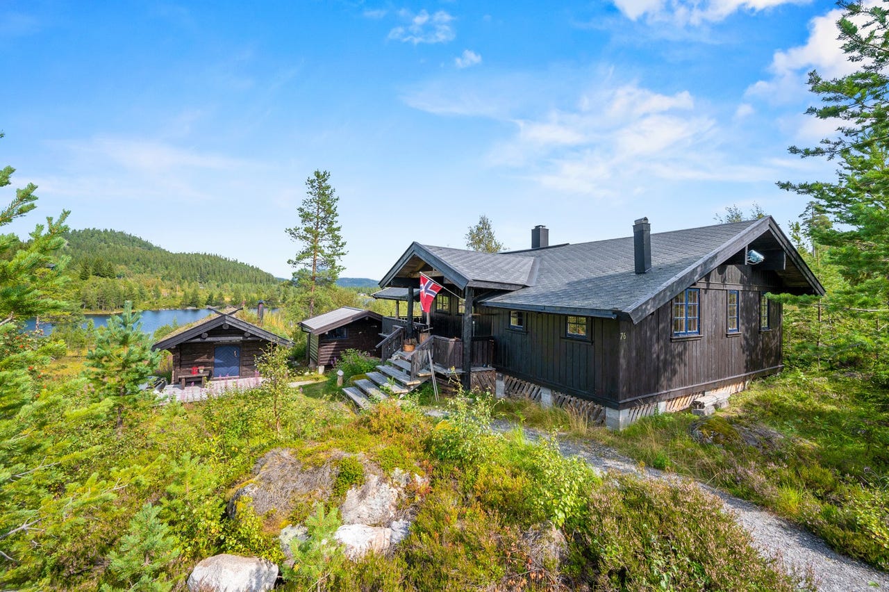 Birtedalen - Klassisk familiehytte med anneks og bod | Båtfeste | Eiet ...