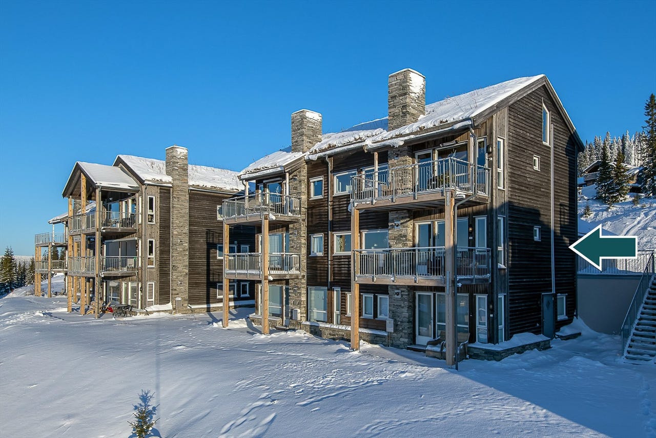 Pen 3-roms leilighet i 2. etg med panoramautsikt, garasjeplass, skibod ...