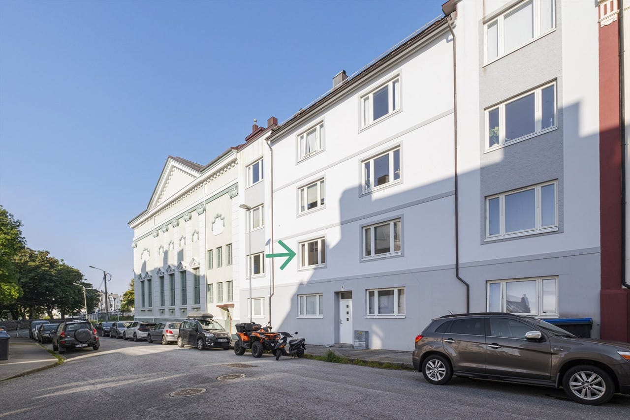 Tiltalende og romslig leilighet m/populær og sentral beliggenhet ...