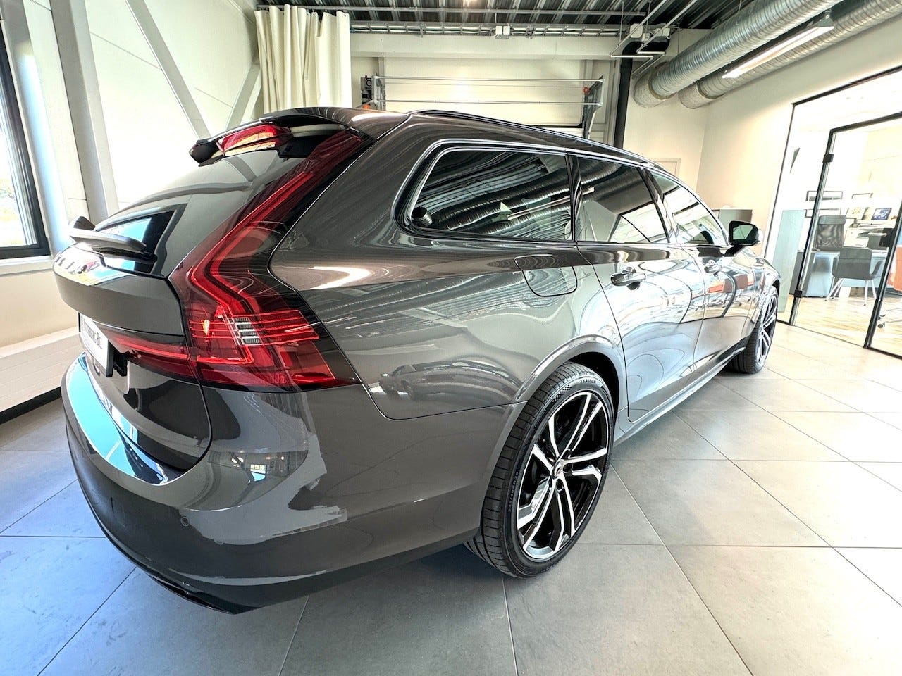 Bruktbil til salgs: Volvo V90 - 2021 - Grå - 412 Hk - Stasjonsvogn ...