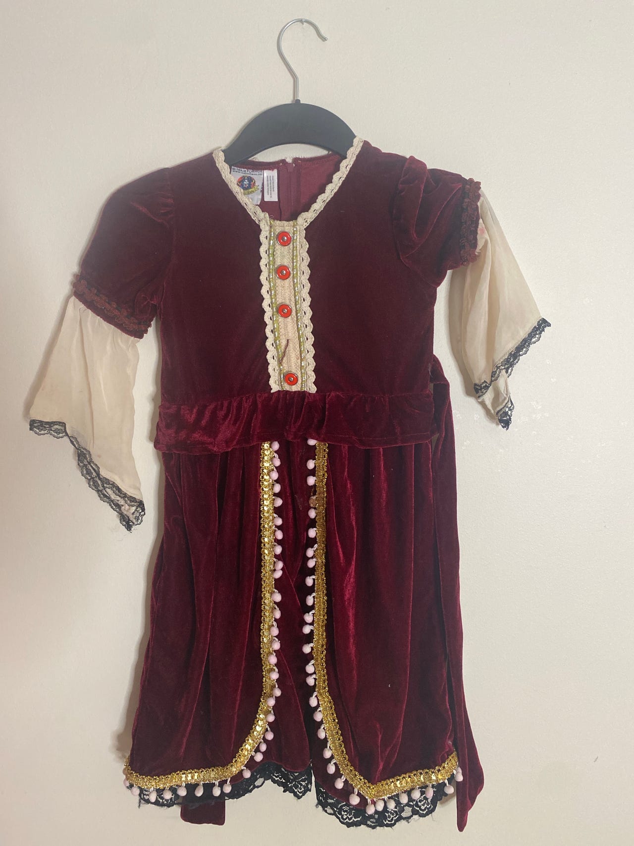 Heksa Miriam kjole, kappe og hatt før barn 3år | FINN-torget