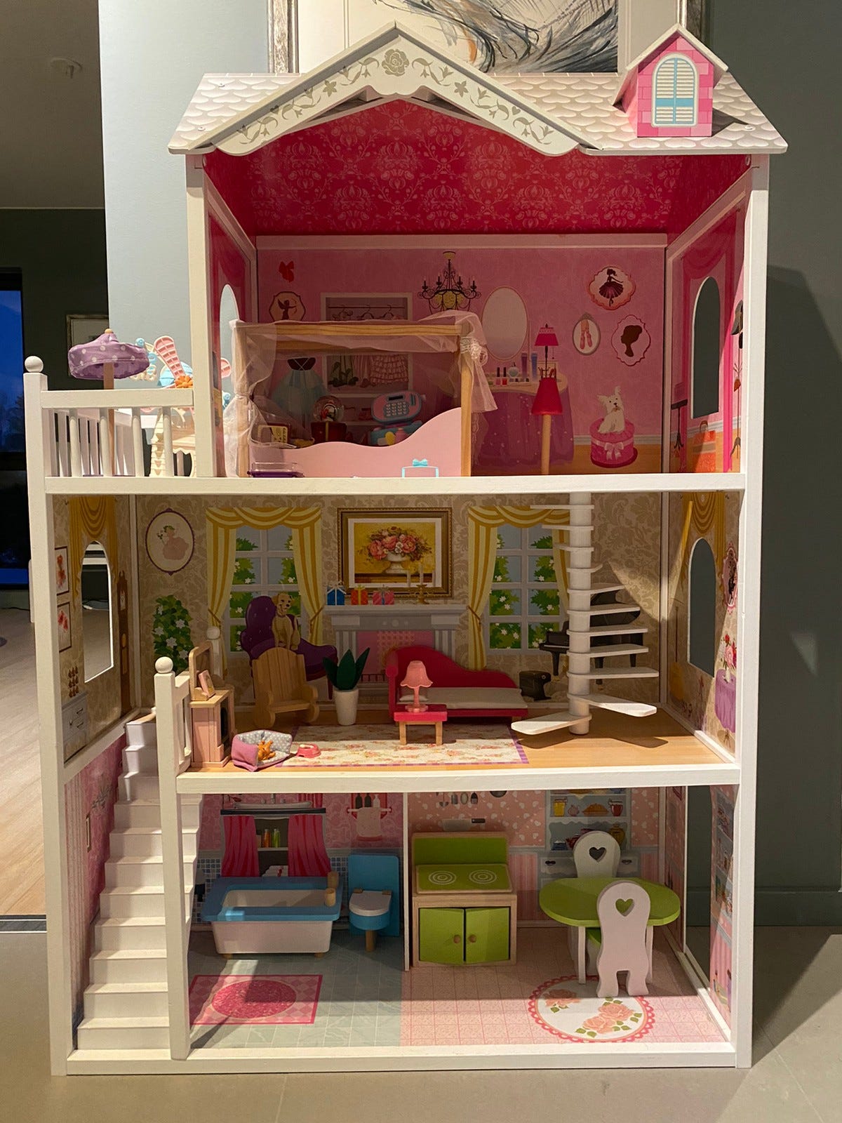 Barbie hus til salgs med masse møbler | FINN-torget