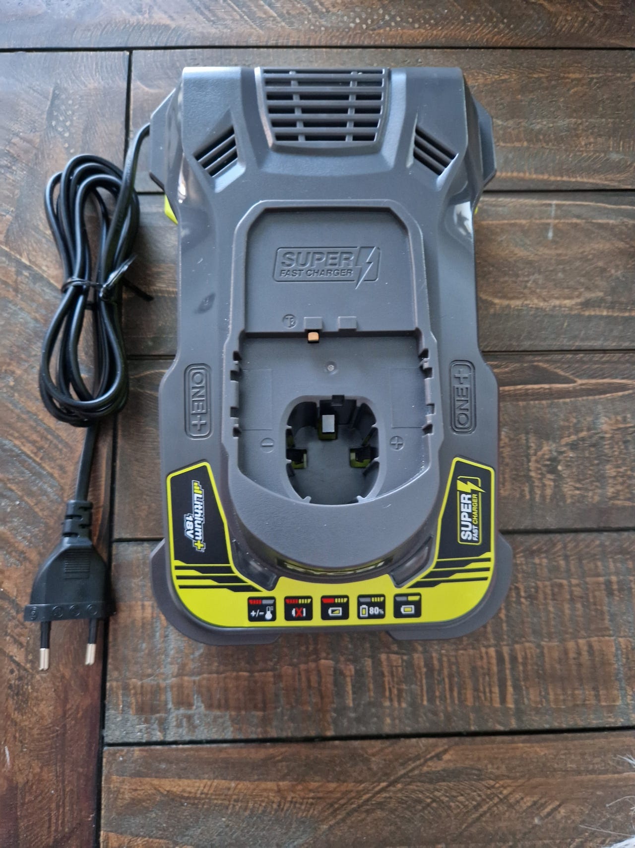 RYOBI ONE+ BATTERILADER RC18150 | FINN-torget