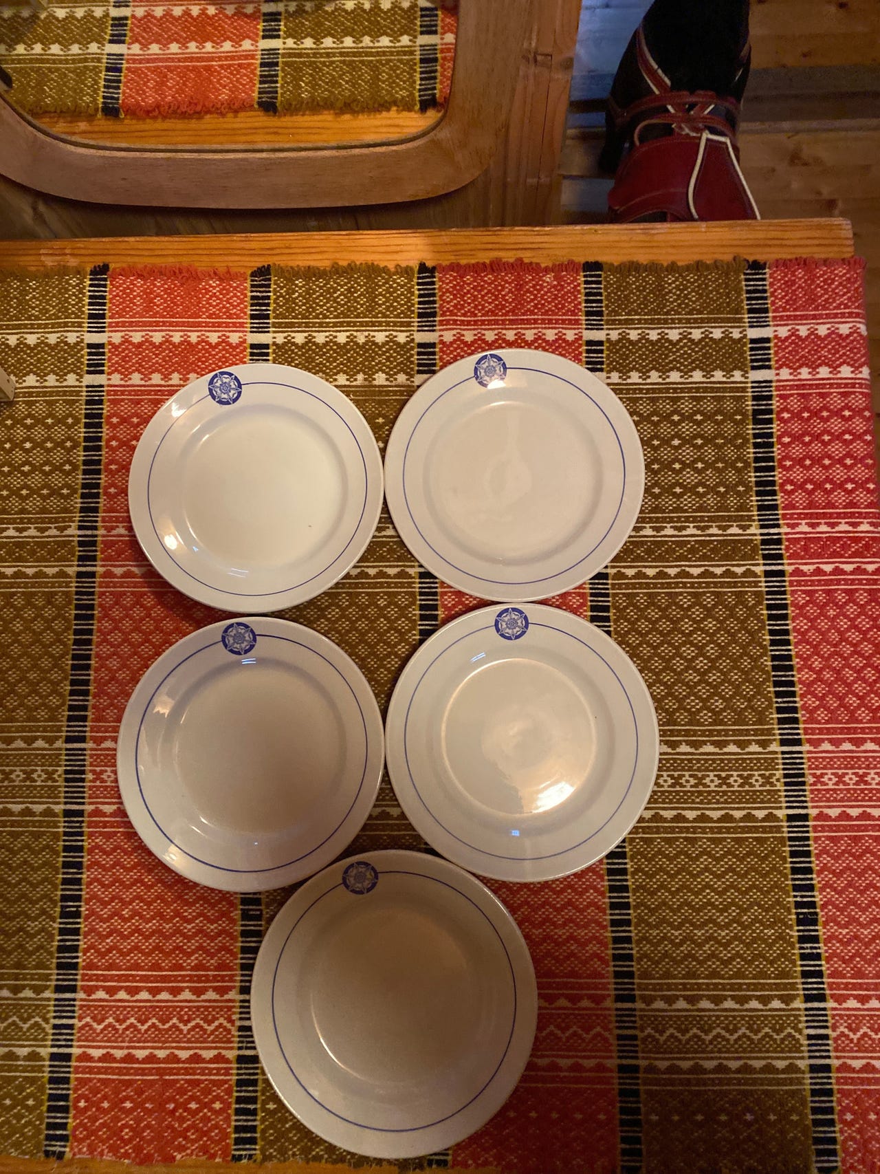 Egersund fajanse , 5 asjetter til kaffeservise , hvit porselen med blå ...