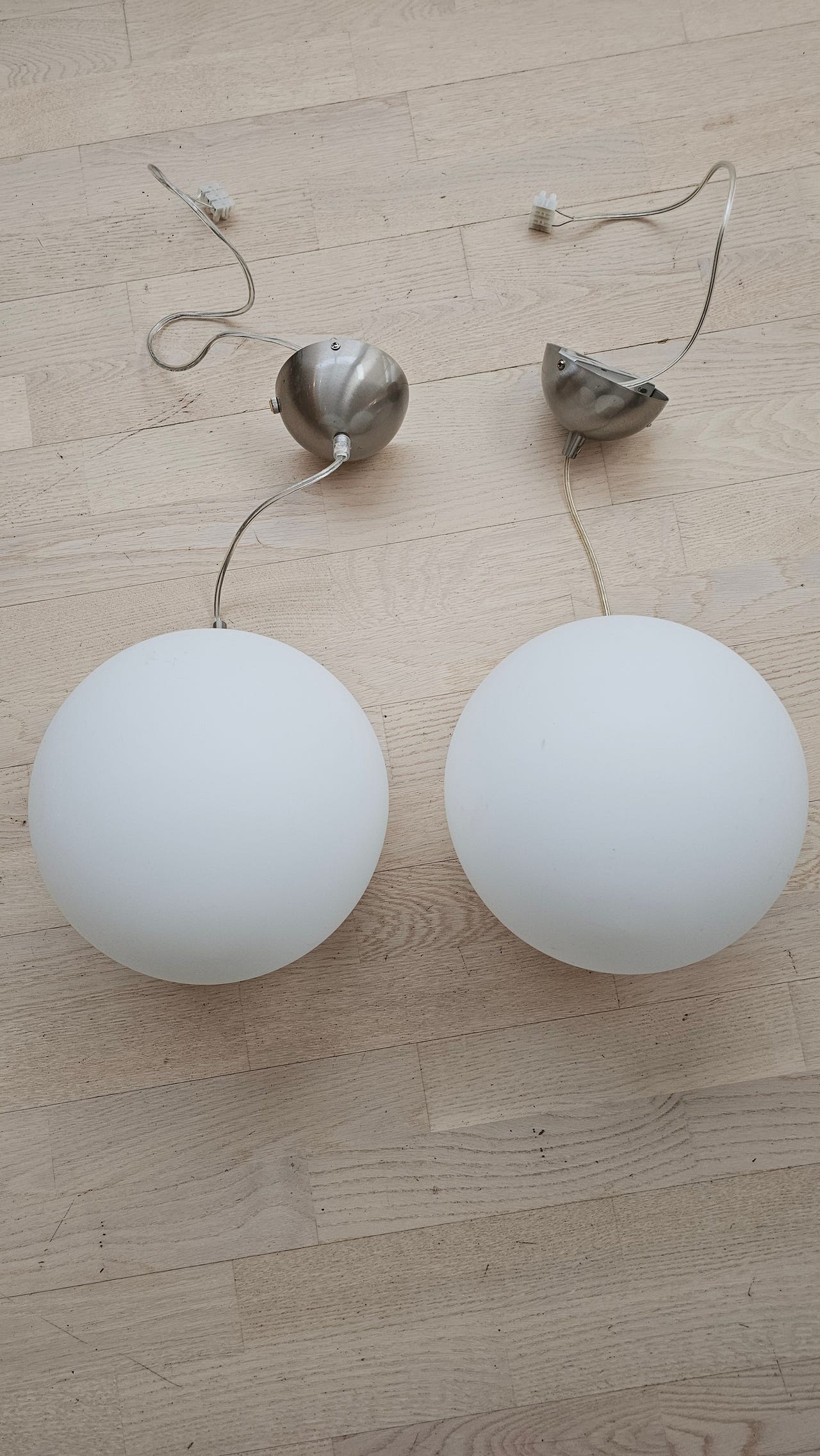 2 stk taklamper type "ball" | FINN-torget