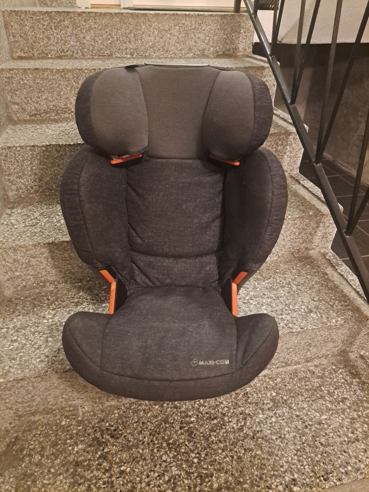 Maxi-Cosi RodiFix bilstol m/ isofix, 15-36 kg | FINN-torget