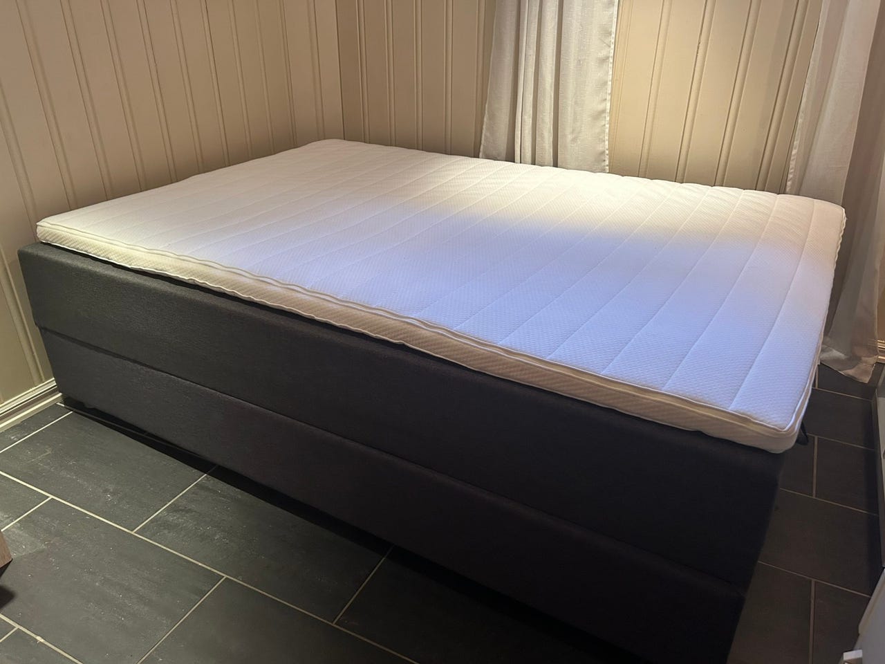 Zen seng med oppbevaring selges | FINN-torget